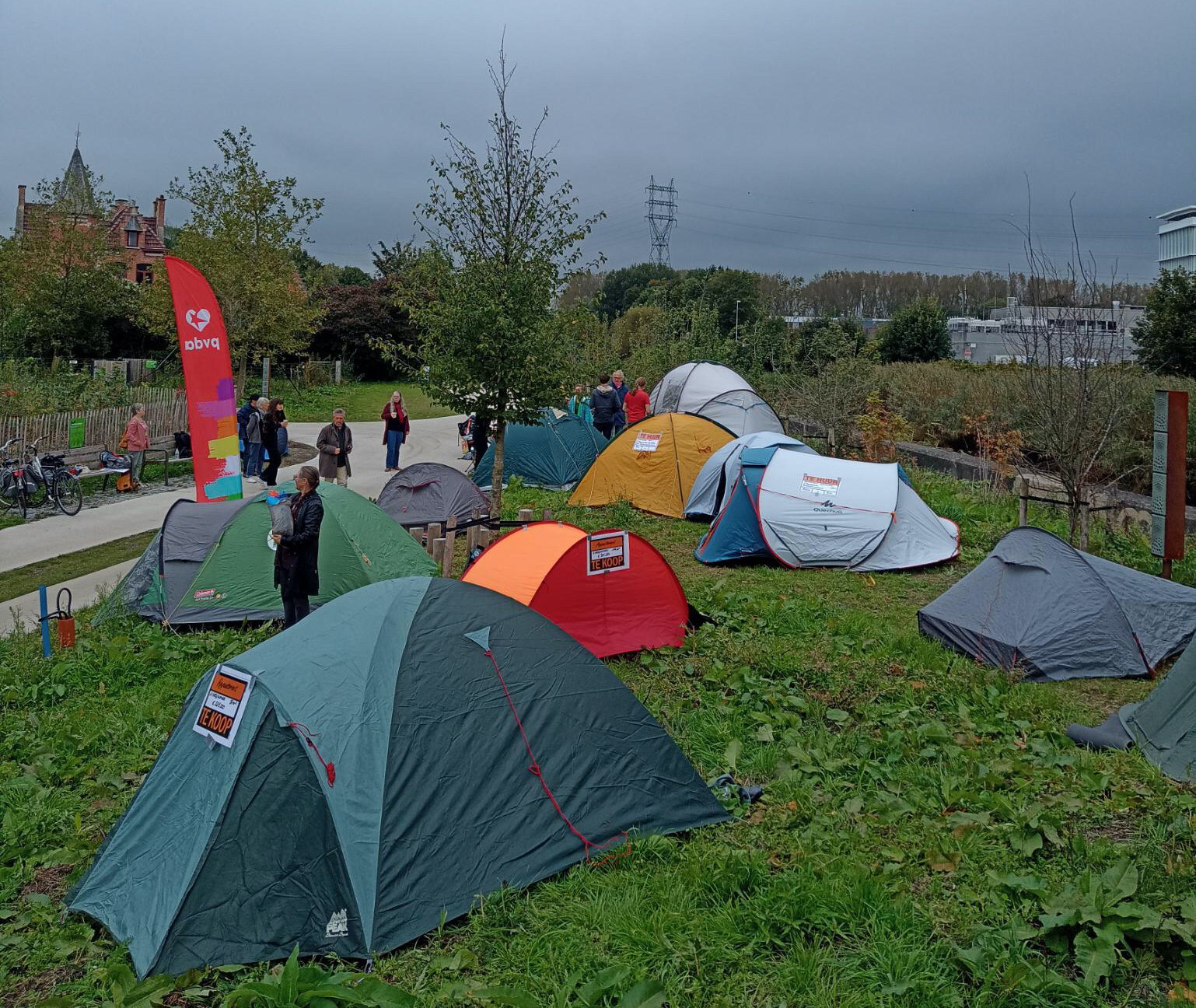 PVDA bouwt tentenkamp voor betaalbaar wonen PVDA bouwt tentenkamp voor betaalbaar wonen